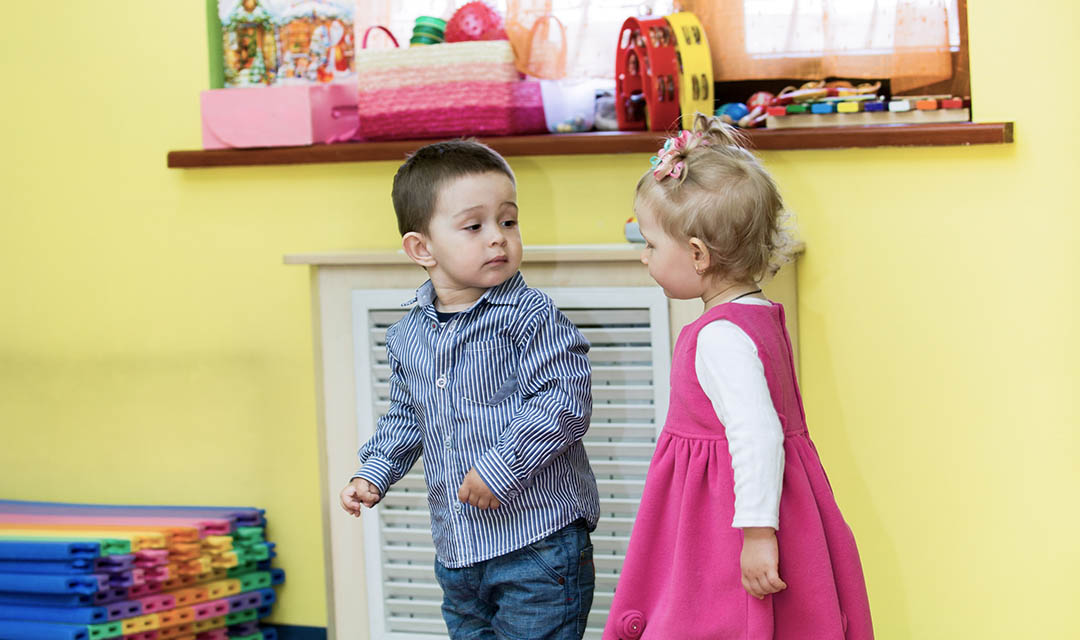 How do I help my child with autism make friends? - T4K ABA